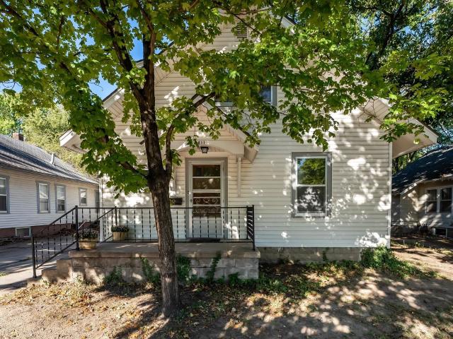 811 N Ash St, Newton, KS 67114 | MLS #617171 | Compass