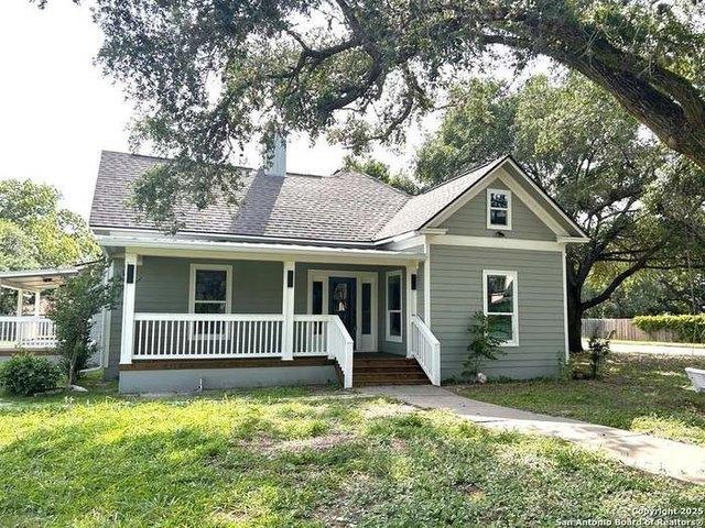 811 N Buchanan St, Beeville, TX 78102