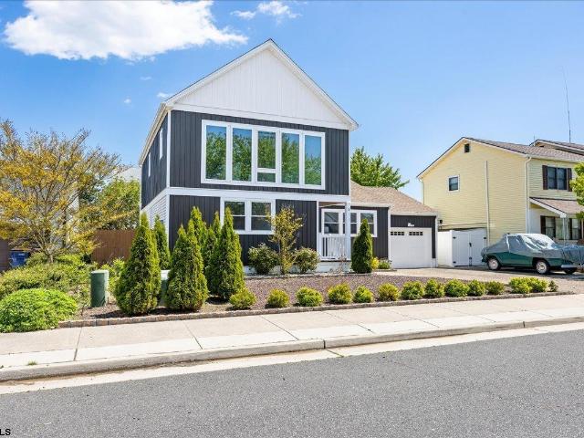 811 N Burghley Ave