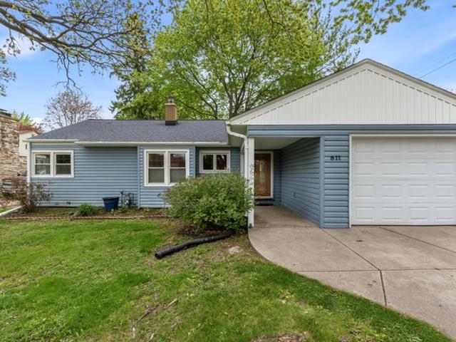 811 N Hine Ave, Waukesha, WI 53188