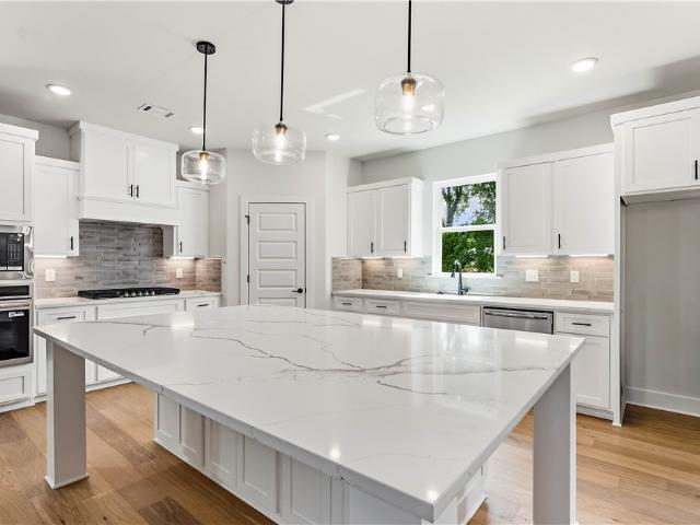 811 N Mount Olive
