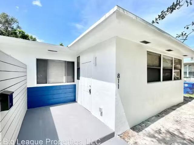 811 NW 58 St