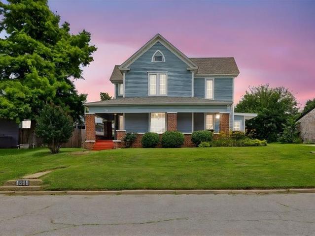 811 S Barker Ave, El Reno, OK 73036