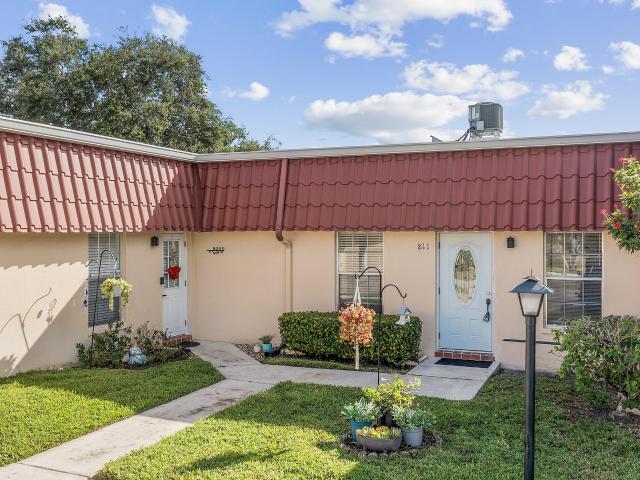 811 Salem Ln, Lake Worth, FL 33467 | MLS #R11131 | Compass