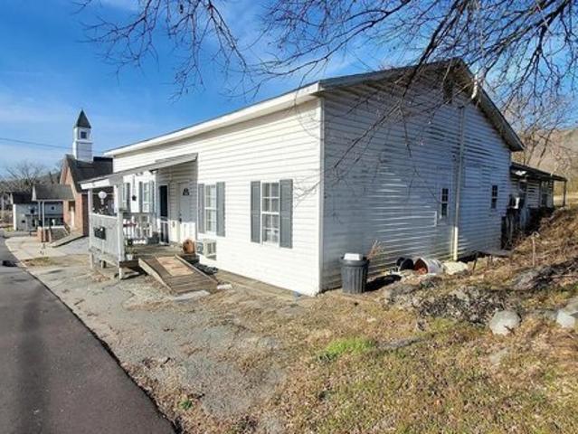 811 Siluria St, Harriman, TN 37748