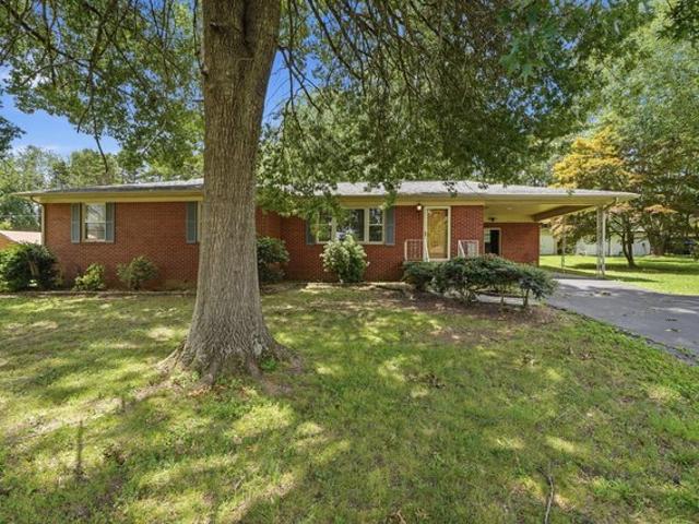 811 Sunset Ave NW, Cleveland, TN 37311