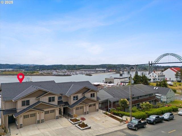 811 SW 13th St, Newport, OR 97365