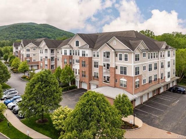 811 Regency Dr Unit 802, Fishkill, NY 12524