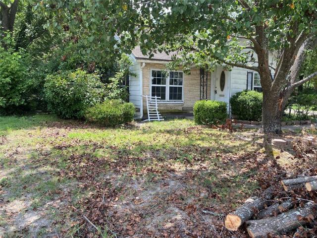 811 W 12th St, Unit 815, Bonham, TX 75418 | MLS #21141 | Compass