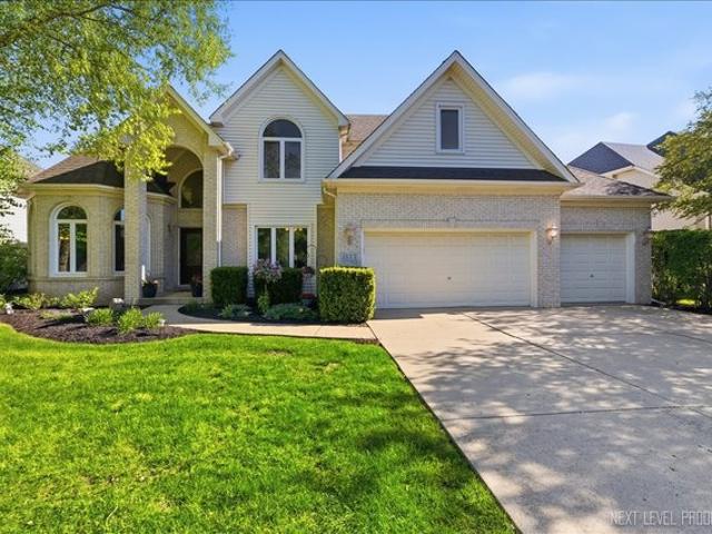 811 W Thornwood Dr, South Elgin, IL 60177