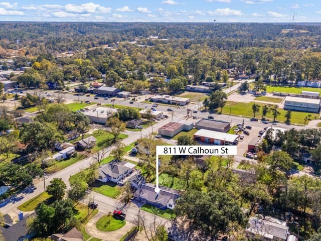 811 W Calhoun St, Livingston, TX 77351 | MLS #75383 | Compass