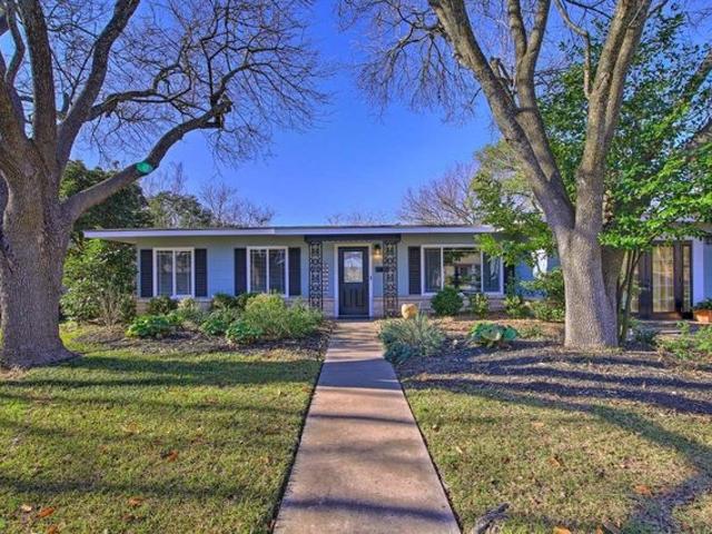 811 W Schubert St, Fredericksburg, TX 78624