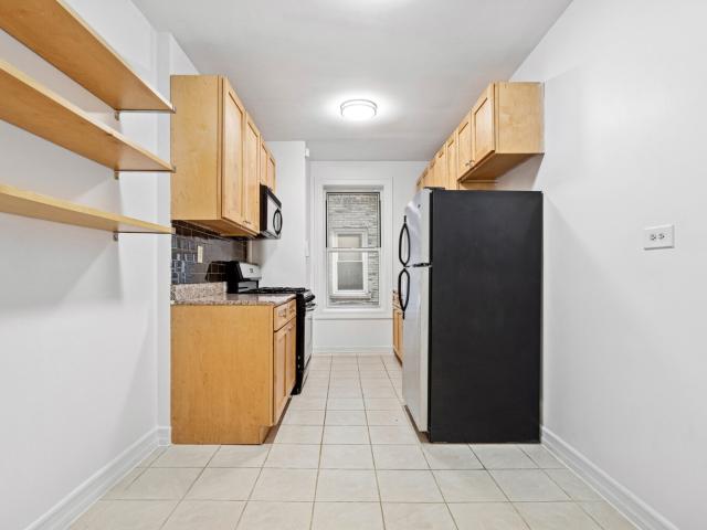 811 WALTON Avenue B18
