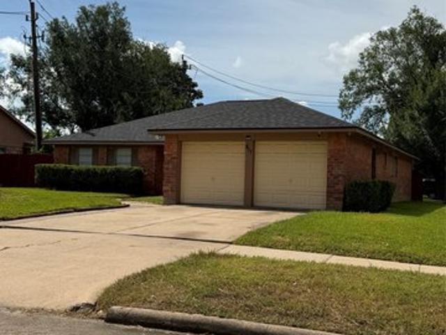 811 Whispering Pine Dr, Missouri City, TX 77489