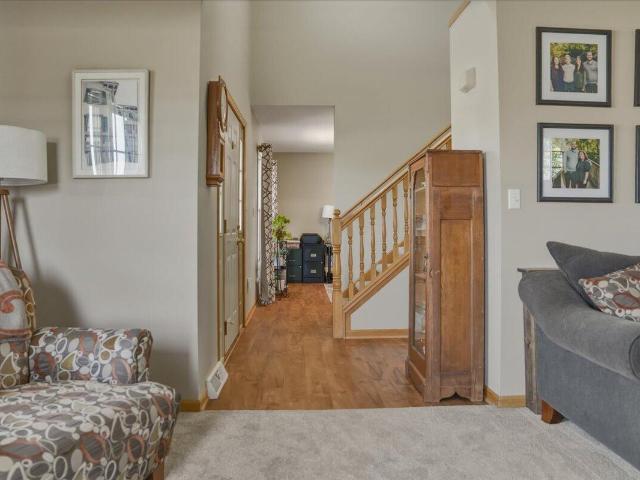 8125 Doe Glen Ct