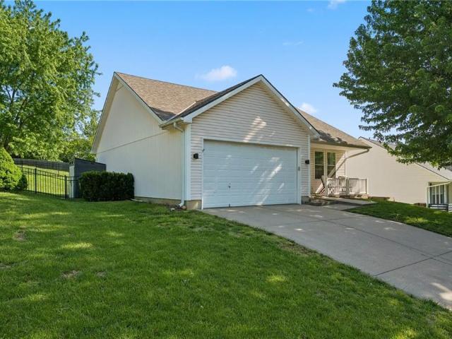 8126 NW 77th Ct, Kansas City, MO 64152 | MLS #2617 | Compass