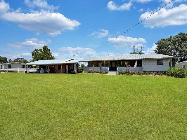 8126 Lake Carroll Dr, Donalsonville, GA 39845