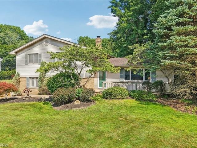 8127 Rolling Brook Rd, Sagamore Hills, OH 44067