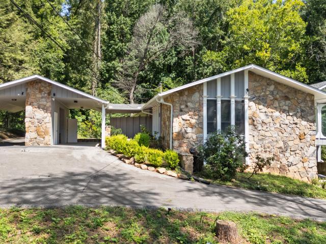 8129 NW Ainsworth Drive