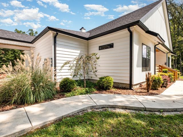 8129 Hollow Springs Rd