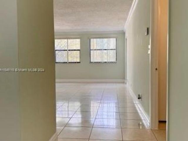 8120 Geneva Ct #252, Doral, FL 33166
