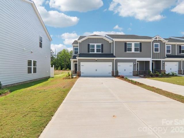 8120 Hidden Springs Trl, Charlotte, NC 28216