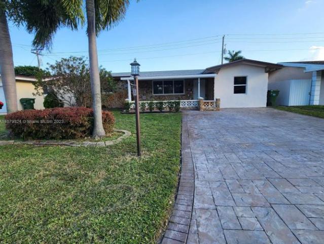8120 16th St NW, Pembroke Pines, FL 33024