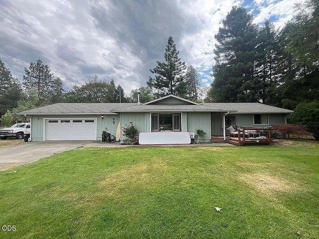 8122 New Hope Rd, Grants Pass, OR 97527