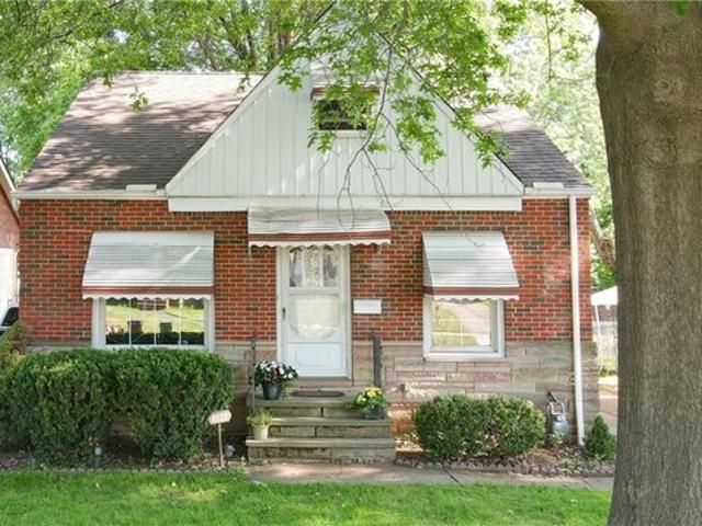 8122 Fernhill Ave, Parma, OH 44129