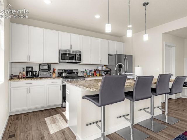 8122 Goldenray Place