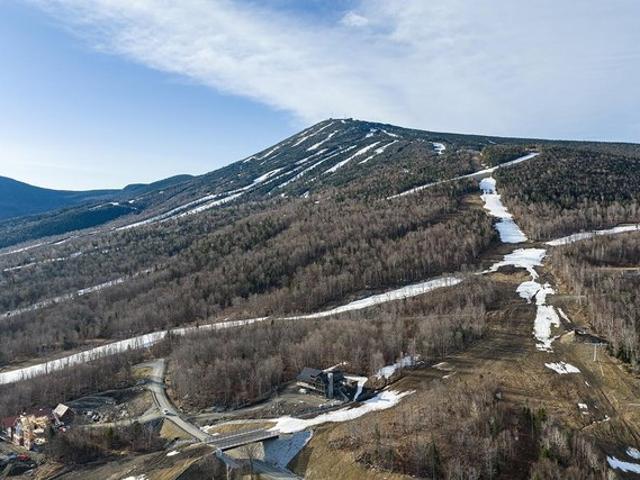8122 Sawtooth Rd, Carrabassett Valley, ME 04947