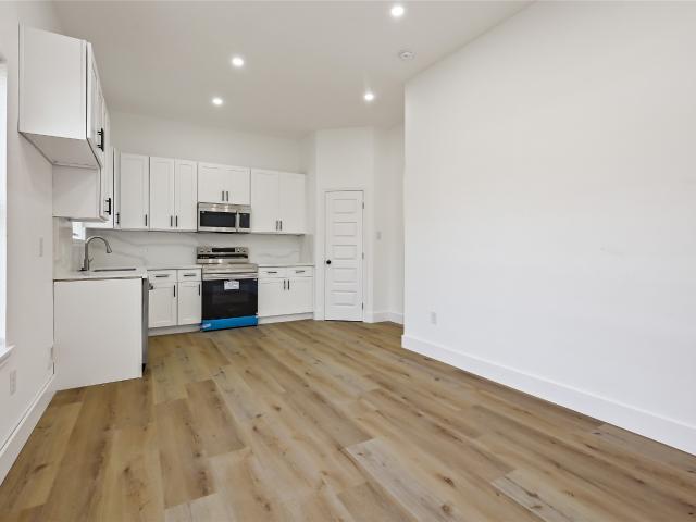 8123 Betty Boop Street A/B