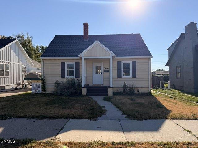 812 3rd Ave E, Williston, ND 58801