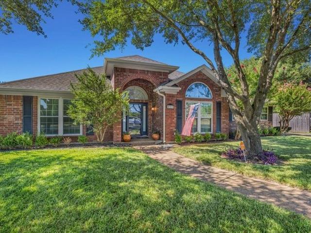 812 Country Lane Dr, Waco, TX 76657