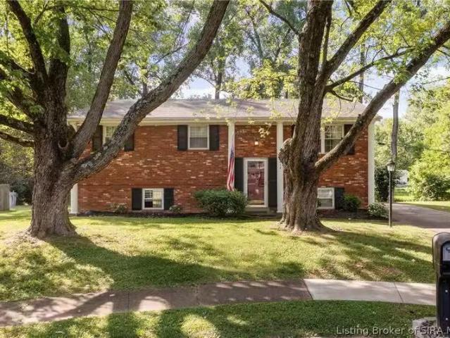 812 CONGRESS CT, JEFFERSONVILLE, IN 47130 Single Family Reside.