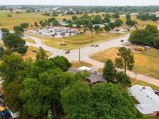 812 Alameda St, Norman, OK 73071