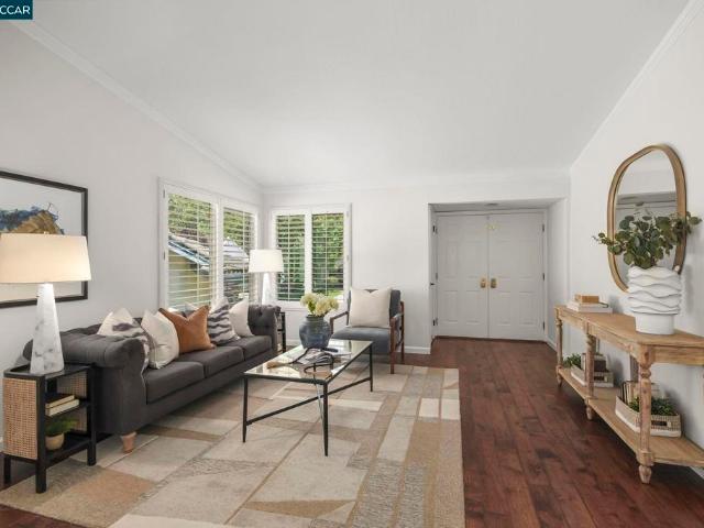 812 Barnwood Dr