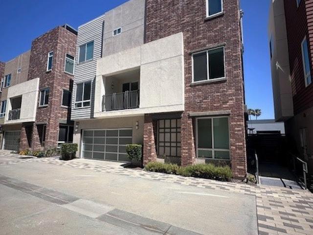 812 Brickyard Ln, Costa Mesa, CA 92627 | MLS #PW26093
