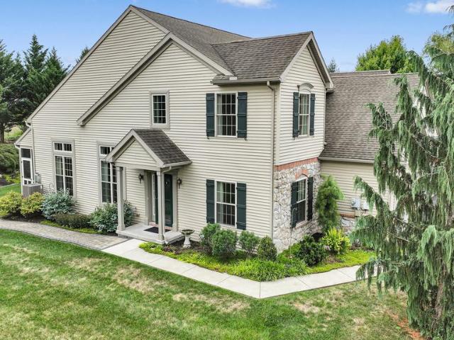 812 Briar Edge Ct