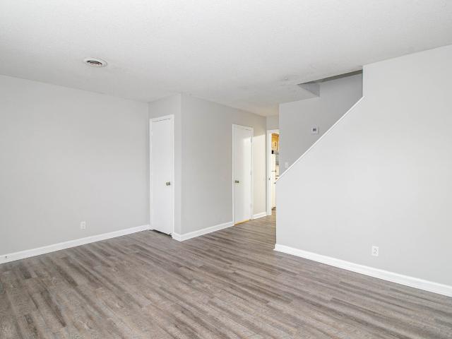 812 Golfview Place #E
