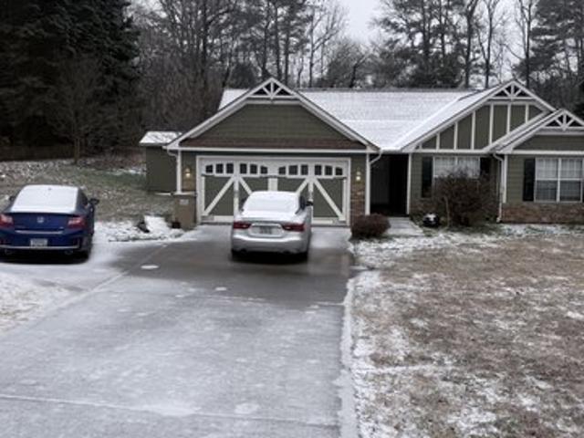 812 Georgetown Dr, Winder, GA 30680