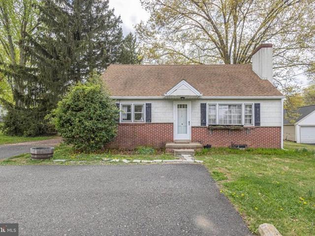 812 E Walnut St, Perkasie, PA 18944