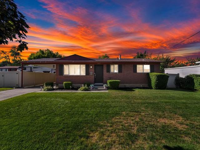 812 E Johnson Way Dr, Sandy, UT 84094