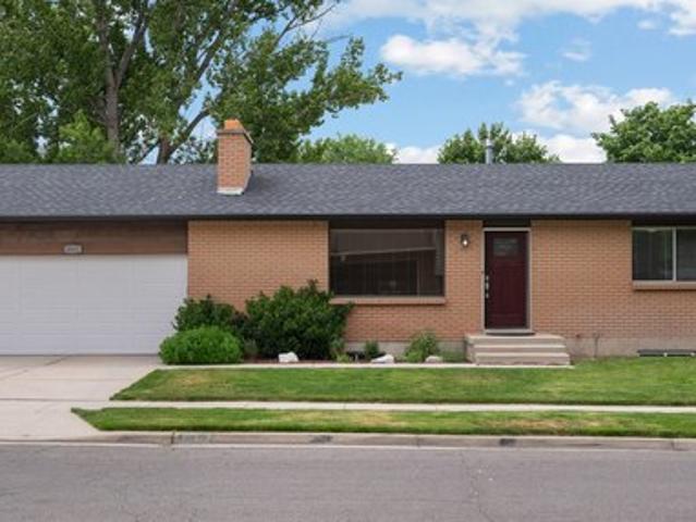 812 E Stormy Creek Rd, Sandy, UT 84094