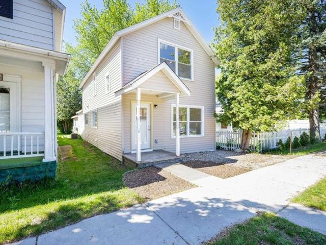 812 Forest Ave, Frankfort, MI 49635