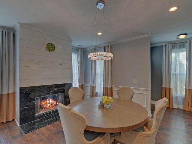 812 Flagstone Lane SE