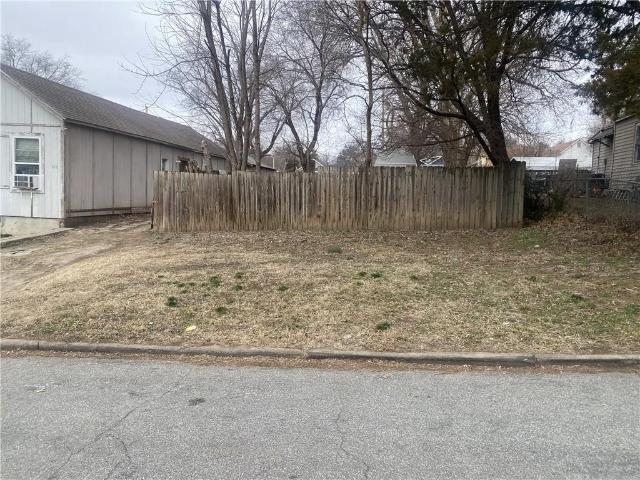 812 Kickapoo St, Leavenworth, KS 66048 | MLS #2603