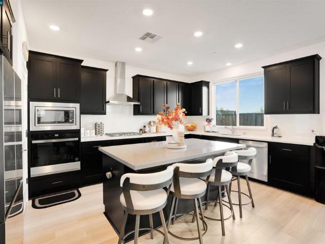812 Hardcastle Rd