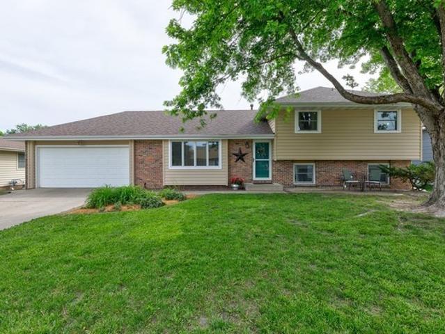 812 Hickory Dr, Huxley, IA 50124