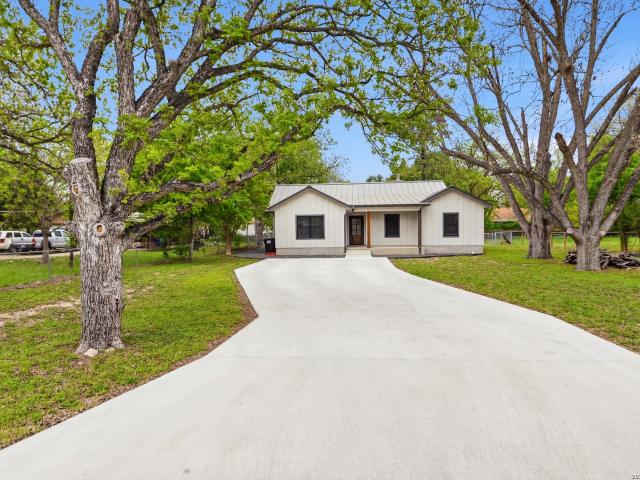 812 Lafayette St, Castroville, TX 78009 | MLS #1954